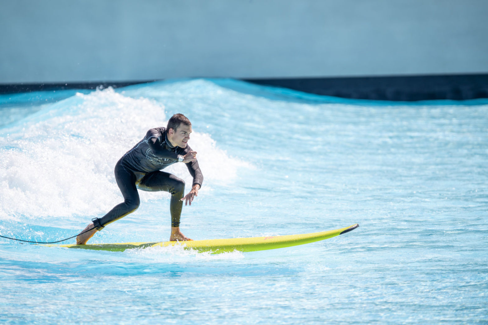 SURFEN FÜR ALLE IN DER ALAÏA BAY - Alaïa Bay